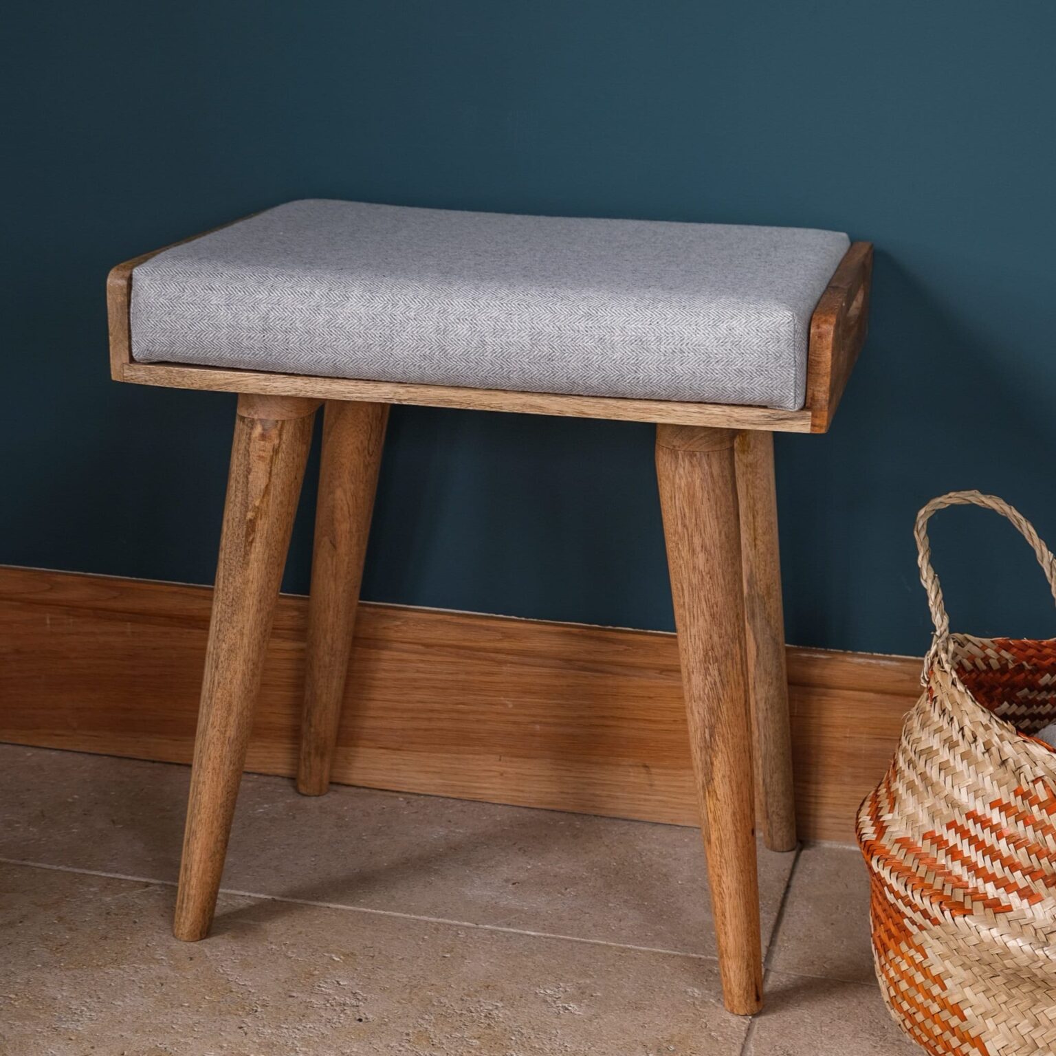 Elegant and Functional: Choosing the Perfect Dressing Table Chair - REDBOTH