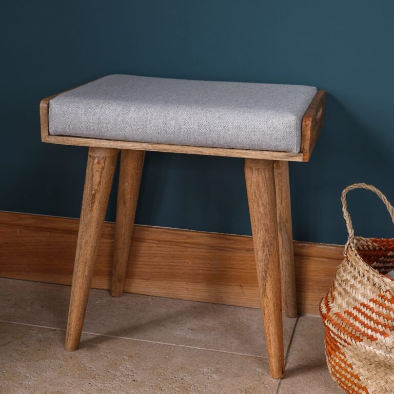 The Elegant Seat for Your Vanity: Exploring Dressing Table Chairs - REDBOTH