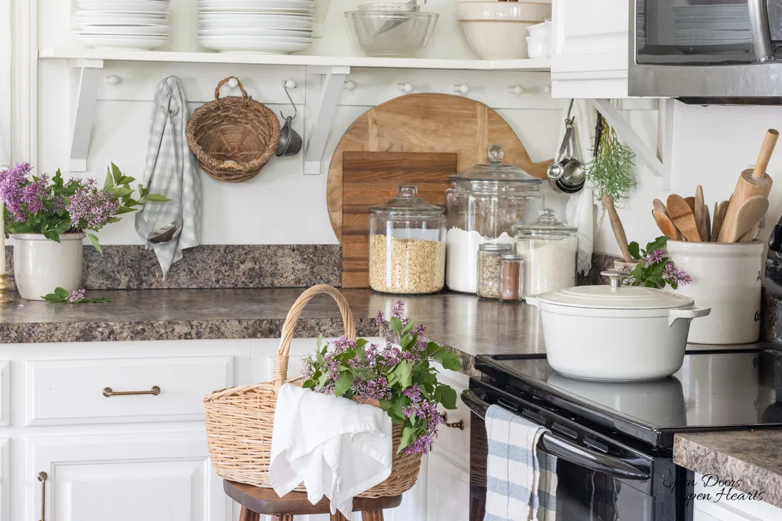Charming Cottage Kitchens: Essential Design Tips for a Cozy Retreat ...