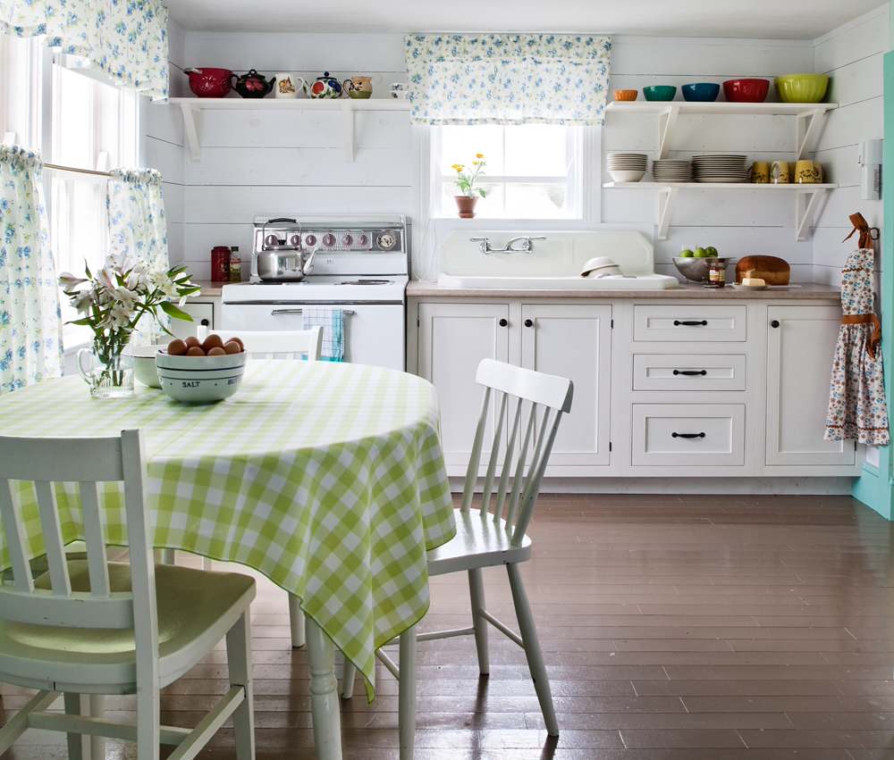 Cozy Cottage Kitchens: Design Tips for a Warm and Inviting Space - REDBOTH
